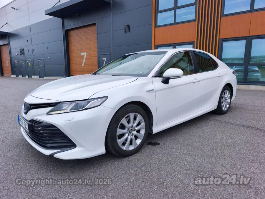 Balts Toyota Camry 2019 Tallina, ar dzinēja tilpumu 2.50 L un nobraukumu 250 tūkst. km par 16500 €, foto 3 vietnē AUTOMOTO.COM.LV
