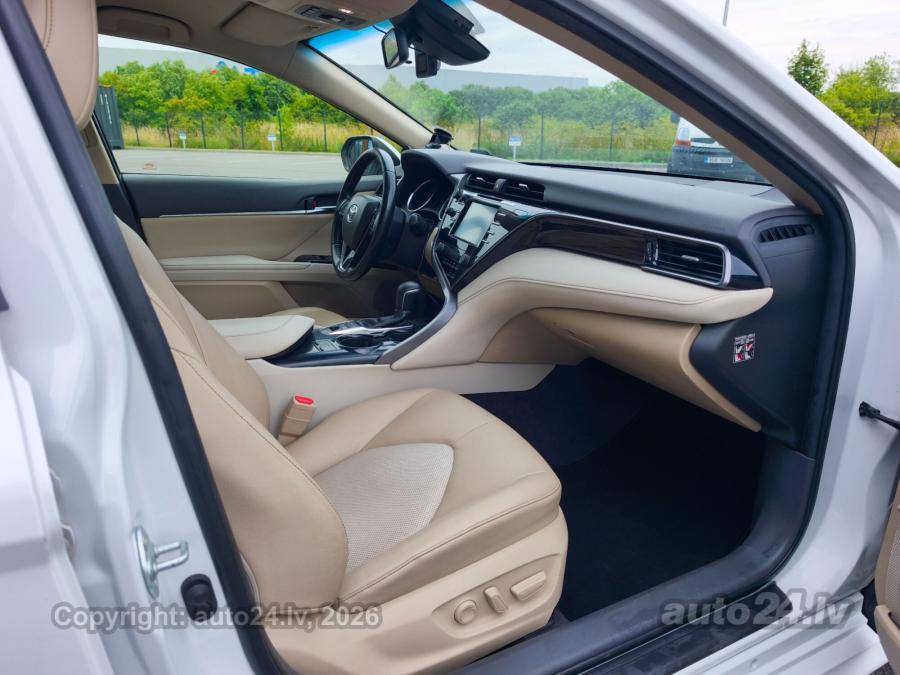 Balts Toyota Camry 2019 Tallina, ar dzinēja tilpumu 2.50 L un nobraukumu 250 tūkst. km par 16500 €, foto 8 vietnē AUTOMOTO.COM.LV