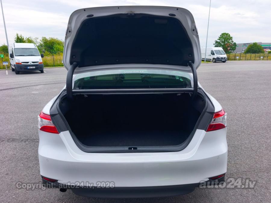Balts Toyota Camry 2019 Tallina, ar dzinēja tilpumu 2.50 L un nobraukumu 250 tūkst. km par 16500 €, foto 12 vietnē AUTOMOTO.COM.LV