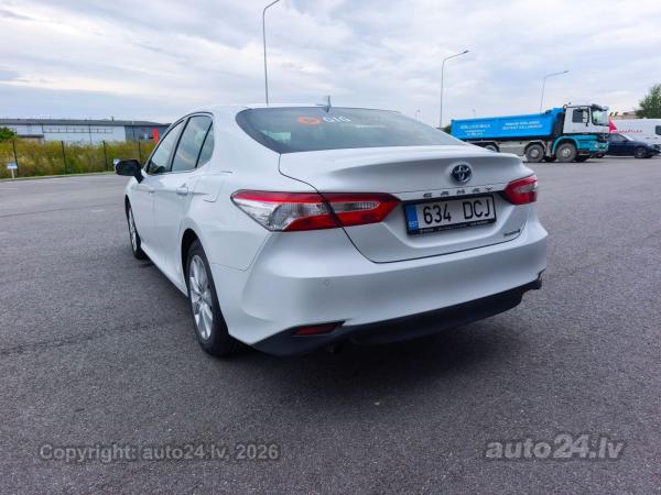 White Toyota Camry 2019 in Tallinn, with an engine capacity of 2.50 L and mileage of 250 thousand km for 15900 €, photo 3 on AUTOMOTO.COM.LV