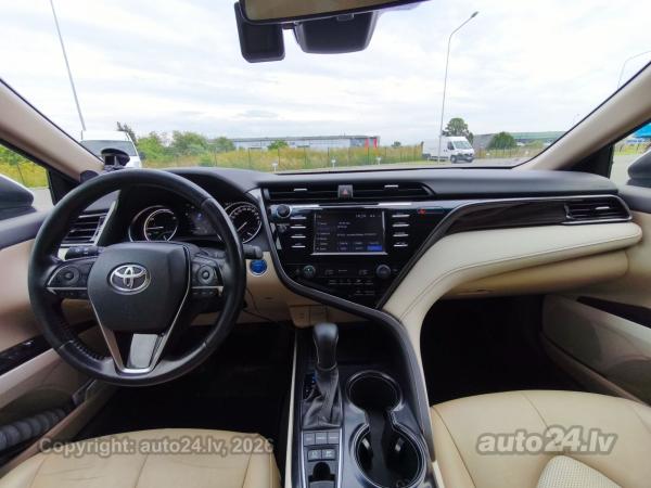 White Toyota Camry 2019 in Tallinn, with an engine capacity of 2.50 L and mileage of 250 thousand km for 15900 €, photo 5 on AUTOMOTO.COM.LV