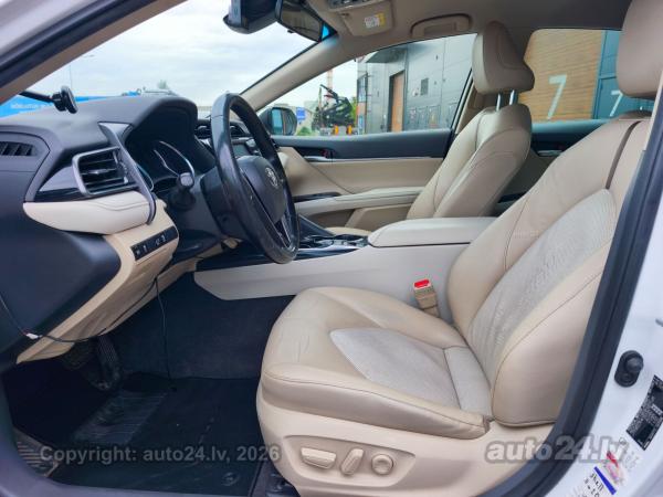 White Toyota Camry 2019 in Tallinn, with an engine capacity of 2.50 L and mileage of 250 thousand km for 15900 €, photo 6 on AUTOMOTO.COM.LV