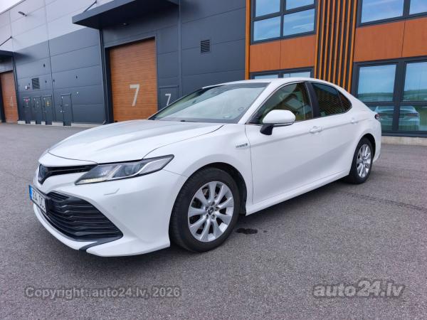 White Toyota Camry 2019 in Tallinn, with an engine capacity of 2.50 L and mileage of 250 thousand km for 15900 €, photo 2 on AUTOMOTO.COM.LV