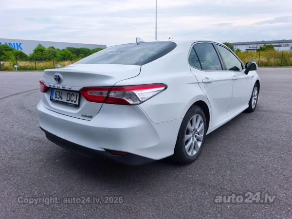 White Toyota Camry 2019 in Tallinn, with an engine capacity of 2.50 L and mileage of 250 thousand km for 15900 €, photo 4 on AUTOMOTO.COM.LV