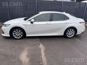 Balts Toyota Camry 2019 Rīga, ar dzinēja tilpumu 2.50 L un nobraukumu 192 tūkst. km par 17500 €, foto 3 vietnē AUTOMOTO.COM.LV