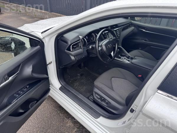 Balts Toyota Camry 2019 Rīga, ar dzinēja tilpumu 2.50 L un nobraukumu 192 tūkst. km par 17500 €, foto 8 vietnē AUTOMOTO.COM.LV