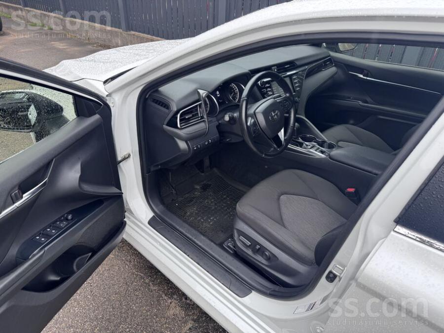 Balts Toyota Camry 2019 Rīga, ar dzinēja tilpumu 2.50 L un nobraukumu 192 tūkst. km par 17500 €, foto 9 vietnē AUTOMOTO.COM.LV