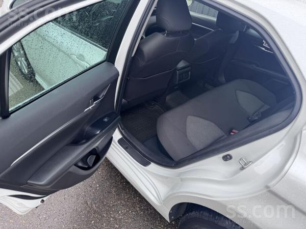 Balts Toyota Camry 2019 Rīga, ar dzinēja tilpumu 2.50 L un nobraukumu 192 tūkst. km par 17500 €, foto 9 vietnē AUTOMOTO.COM.LV