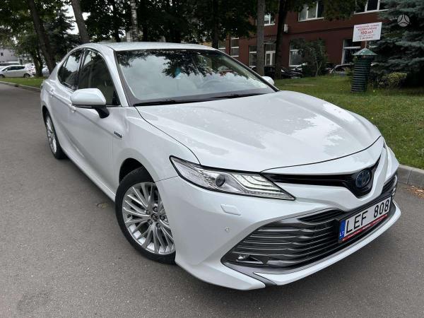 Balts Toyota Camry 2019 Viļņa, ar dzinēja tilpumu 2.49 L un nobraukumu 205 tūkst. km par 18900 €, foto 1 vietnē AUTOMOTO.COM.LV