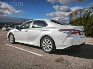 Balts Toyota Camry 2019 Rīga, ar dzinēja tilpumu 2.50 L un nobraukumu 192 tūkst. km par 14900 €, foto  vietnē AUTOMOTO.COM.LV