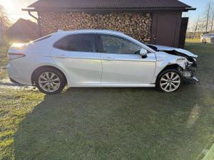 Balts Toyota Camry 2020 Trakai, ar dzinēja tilpumu 2.50 L un nobraukumu 111 tūkst. km par 7800 €, foto 2 vietnē AUTOMOTO.COM.LV