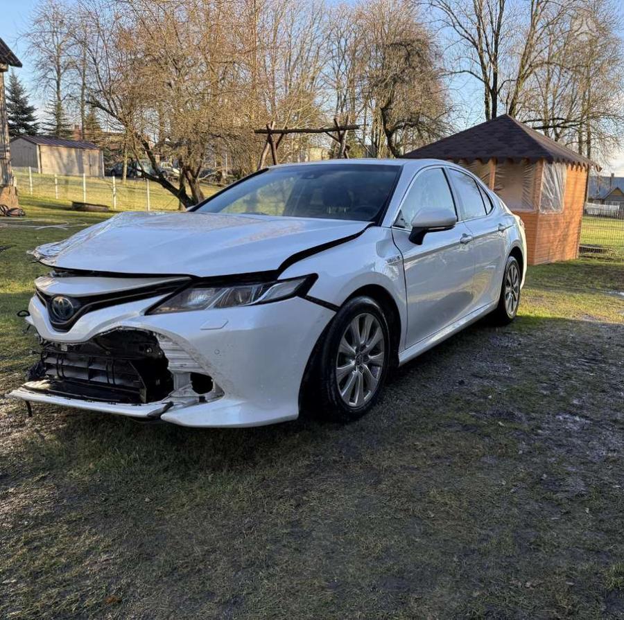Balts Toyota Camry 2020 Trakai, ar dzinēja tilpumu 2.50 L un nobraukumu 111 tūkst. km par 7800 €, foto 3 vietnē AUTOMOTO.COM.LV