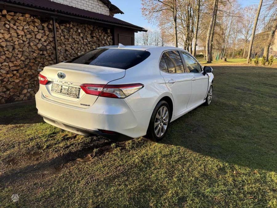 Balts Toyota Camry 2020 Trakai, ar dzinēja tilpumu 2.50 L un nobraukumu 111 tūkst. km par 7800 €, foto 5 vietnē AUTOMOTO.COM.LV