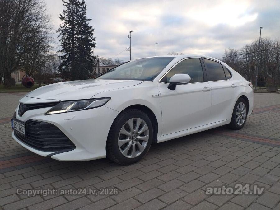 White Toyota Camry 2020 in Tallinn, with an engine capacity of 2.50 L and mileage of 275 thousand km for 16000 €, photo 2 on AUTOMOTO.COM.LV