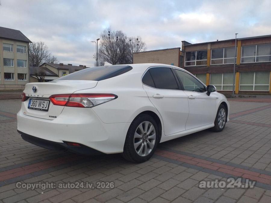 White Toyota Camry 2020 in Tallinn, with an engine capacity of 2.50 L and mileage of 275 thousand km for 16000 €, photo 3 on AUTOMOTO.COM.LV