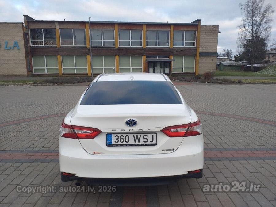 White Toyota Camry 2020 in Tallinn, with an engine capacity of 2.50 L and mileage of 275 thousand km for 16000 €, photo 4 on AUTOMOTO.COM.LV