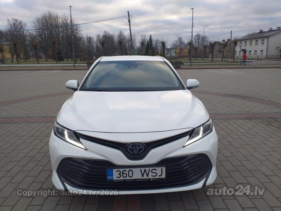 White Toyota Camry 2020 in Tallinn, with an engine capacity of 2.50 L and mileage of 275 thousand km for 16000 €, photo 5 on AUTOMOTO.COM.LV
