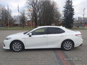 White Toyota Camry 2020 in Tallinn, with an engine capacity of 2.50 L and mileage of 275 thousand km for 16000 €, photo 6 on AUTOMOTO.COM.LV