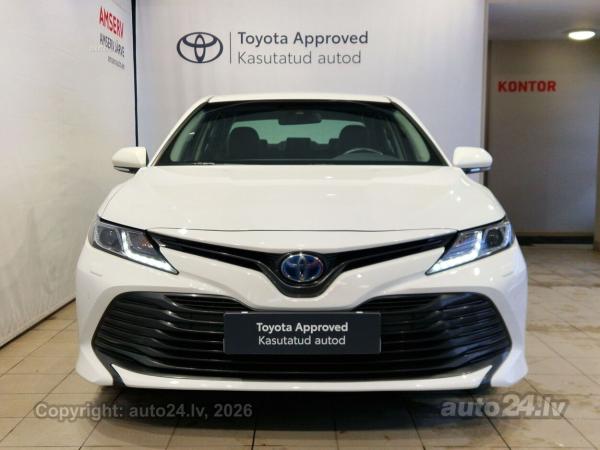 White Toyota Camry 2020 in Tallinn, with an engine capacity of 2.50 L and mileage of 95 thousand km for 21490 €, photo 5 on AUTOMOTO.COM.LV
