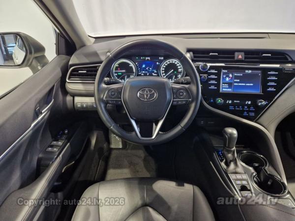 Balts Toyota Camry 2020 Tallina, ar dzinēja tilpumu 2.50 L un nobraukumu 95 tūkst. km par 21490 €, foto 9 vietnē AUTOMOTO.COM.LV
