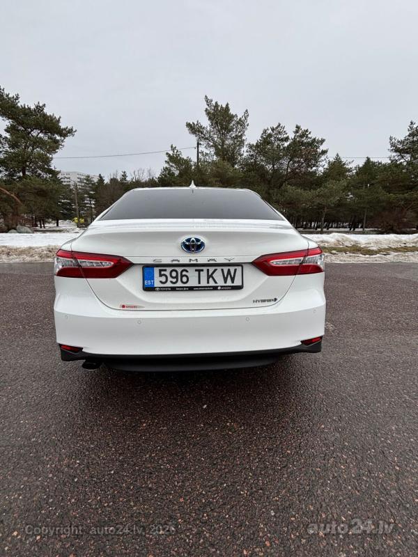 White Toyota Camry 2020 in Tallinn, with an engine capacity of 2.50 L and mileage of 209 thousand km for 16900 €, photo 2 on AUTOMOTO.COM.LV