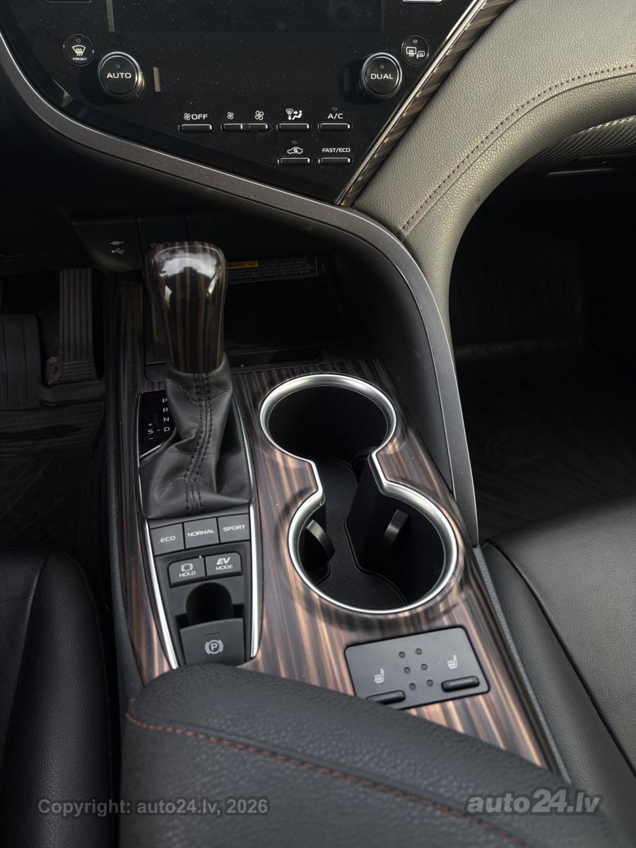 Balts Toyota Camry 2020 Tallina, ar dzinēja tilpumu 0.00 L un nobraukumu 127 tūkst. km par 18977 €, foto 5 vietnē AUTOMOTO.COM.LV