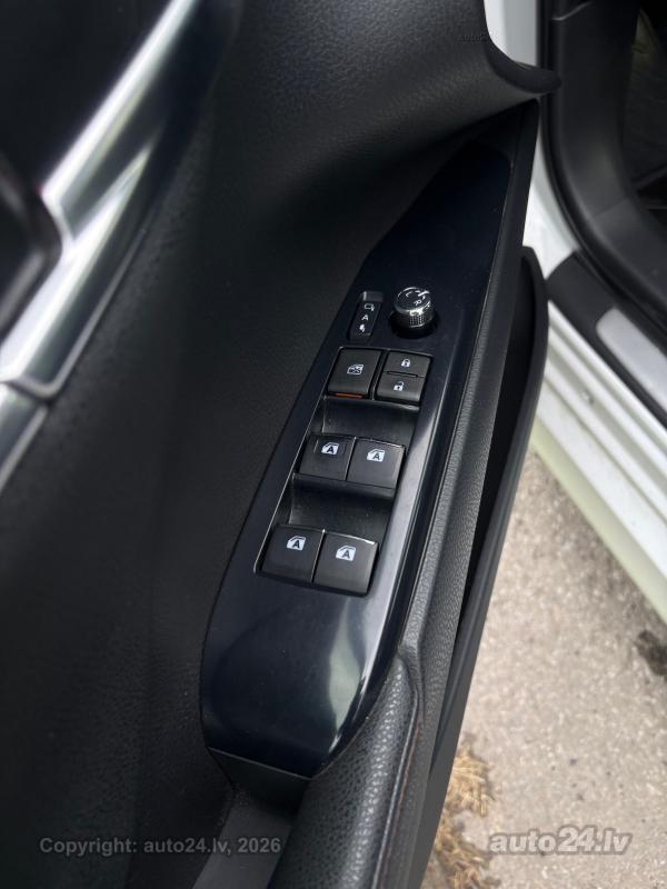 Balts Toyota Camry 2020 Tallina, ar dzinēja tilpumu 0.00 L un nobraukumu 127 tūkst. km par 18977 €, foto 6 vietnē AUTOMOTO.COM.LV