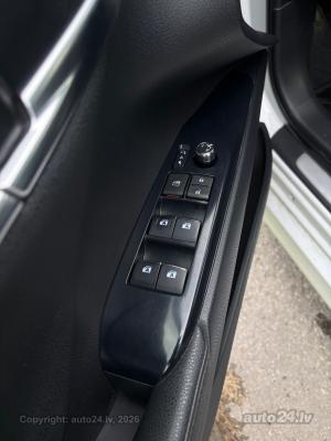 Balts Toyota Camry 2020 Tallina, ar dzinēja tilpumu 0.00 L un nobraukumu 127 tūkst. km par 18977 €, foto 7 vietnē AUTOMOTO.COM.LV