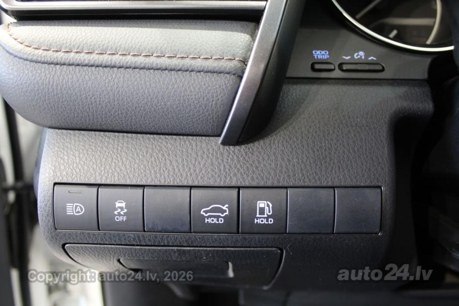 Balts Toyota Camry 2020 Tallina, ar dzinēja tilpumu 2.50 L un nobraukumu 170 tūkst. km par 17990 €, foto 16 vietnē AUTOMOTO.COM.LV