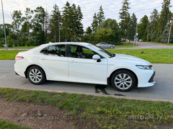 Balts Toyota Camry 2020 Tallina, ar dzinēja tilpumu 2.50 L un nobraukumu 141 tūkst. km par 19999 €, foto 2 vietnē AUTOMOTO.COM.LV