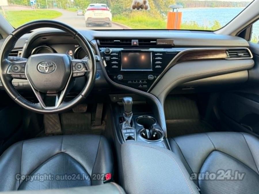 Balts Toyota Camry 2020 Tallina, ar dzinēja tilpumu 2.50 L un nobraukumu 141 tūkst. km par 19999 €, foto 9 vietnē AUTOMOTO.COM.LV