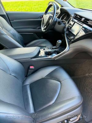 Balts Toyota Camry 2020 Tallina, ar dzinēja tilpumu 2.50 L un nobraukumu 141 tūkst. km par 19999 €, foto 12 vietnē AUTOMOTO.COM.LV