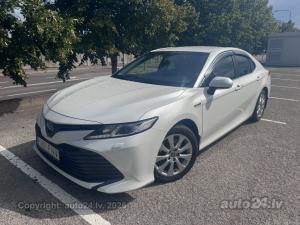 White Toyota Camry 2020 in Tallinn, with an engine capacity of 2.50 L and mileage of 234 thousand km for 18900 €, photo 3 on AUTOMOTO.COM.LV