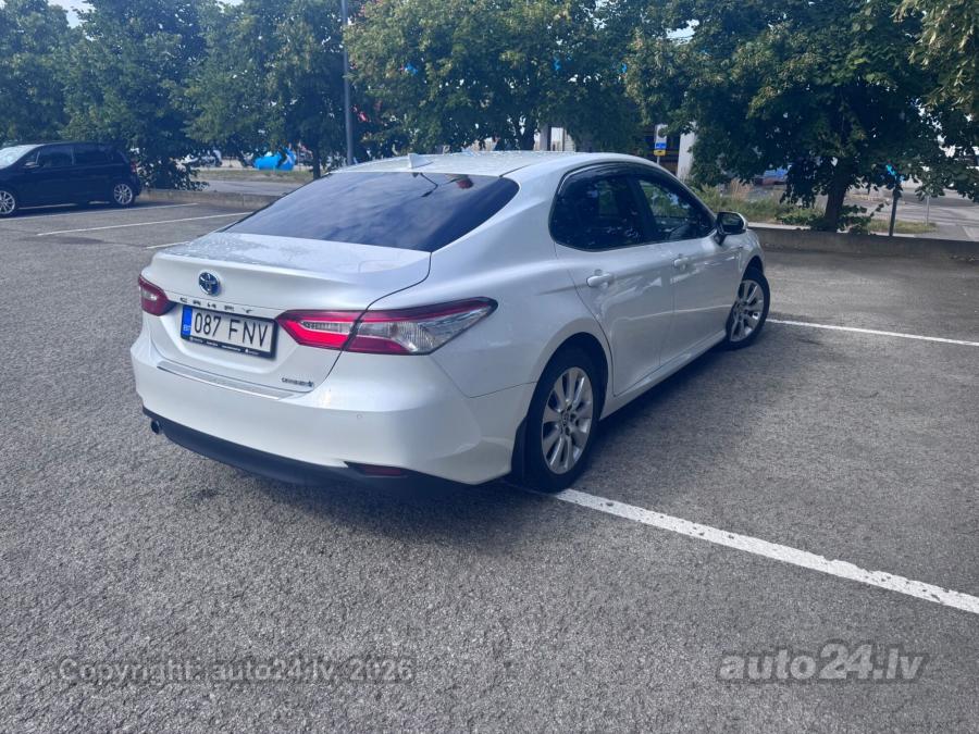 White Toyota Camry 2020 in Tallinn, with an engine capacity of 2.50 L and mileage of 234 thousand km for 18900 €, photo 4 on AUTOMOTO.COM.LV