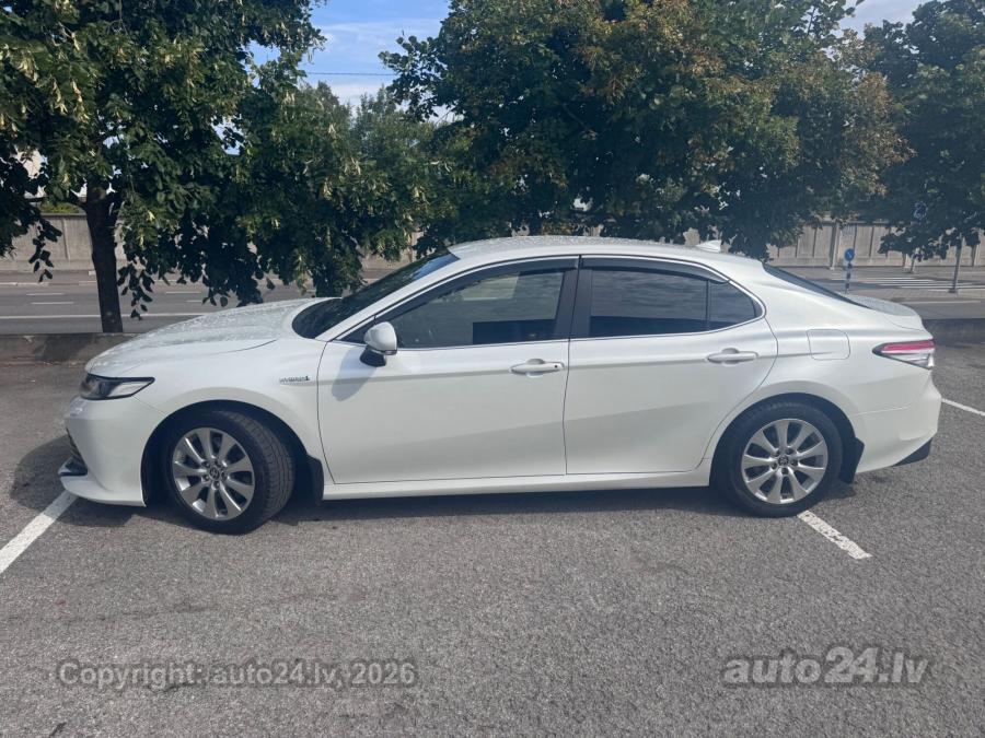 White Toyota Camry 2020 in Tallinn, with an engine capacity of 2.50 L and mileage of 234 thousand km for 18900 €, photo 7 on AUTOMOTO.COM.LV