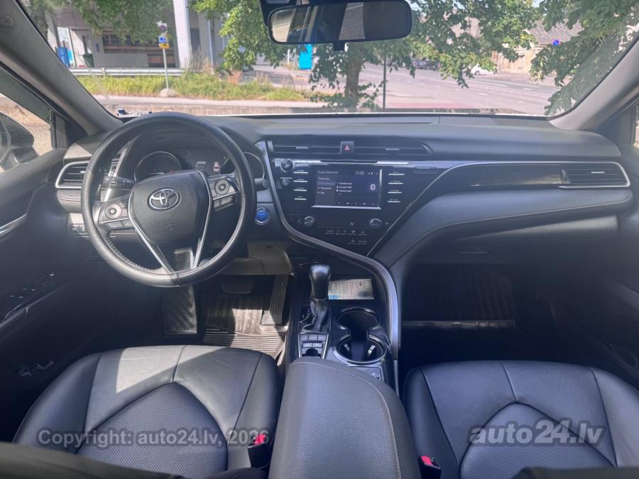 White Toyota Camry 2020 in Tallinn, with an engine capacity of 2.50 L and mileage of 234 thousand km for 18900 €, photo 8 on AUTOMOTO.COM.LV