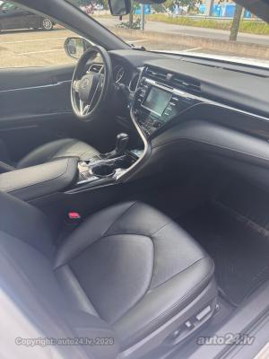 White Toyota Camry 2020 in Tallinn, with an engine capacity of 2.50 L and mileage of 234 thousand km for 18900 €, photo 9 on AUTOMOTO.COM.LV