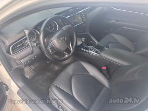 White Toyota Camry 2020 in Tallinn, with an engine capacity of 2.50 L and mileage of 234 thousand km for 18900 €, photo 10 on AUTOMOTO.COM.LV