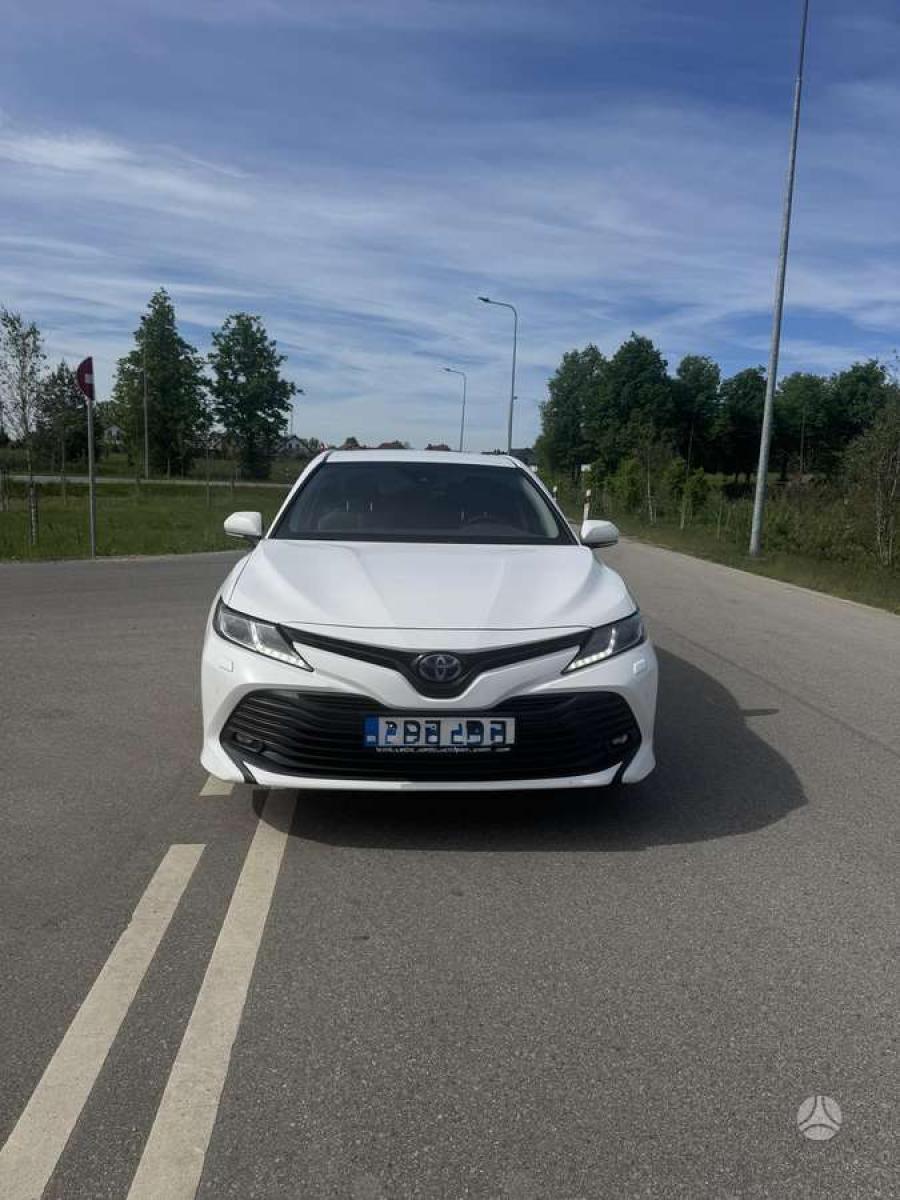 Balts Toyota Camry 2020 Viļņa, ar dzinēja tilpumu 2.49 L un nobraukumu 205 tūkst. km par 18300 €, foto 1 vietnē AUTOMOTO.COM.LV