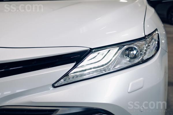 White Toyota Camry 2021 in Riga, with an engine capacity of 2.50 L and mileage of 99 thousand km for 23490 €, photo 7 on AUTOMOTO.COM.LV