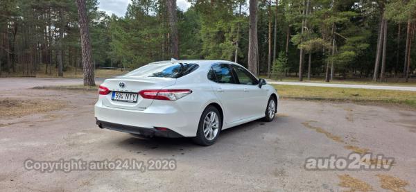 Balts Toyota Camry 2021 Tallina, ar dzinēja tilpumu 2.50 L un nobraukumu 100 tūkst. km par 23990 €, foto 3 vietnē AUTOMOTO.COM.LV