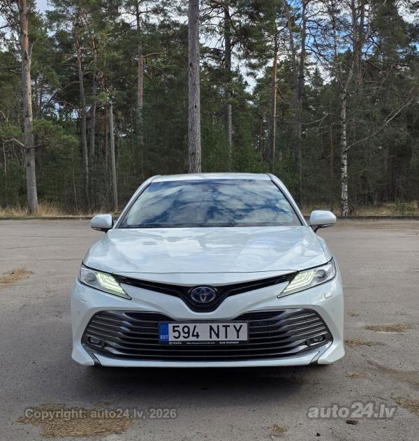 Balts Toyota Camry 2021 Tallina, ar dzinēja tilpumu 2.50 L un nobraukumu 100 tūkst. km par 23990 €, foto 4 vietnē AUTOMOTO.COM.LV