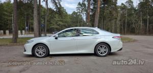 White Toyota Camry 2021 in Tallinn, with an engine capacity of 2.50 L and mileage of 100 thousand km for 23990 €, photo 7 on AUTOMOTO.COM.LV