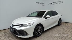 White Toyota Camry 2021 in Tallinn, with an engine capacity of 2.49 L and mileage of 89 thousand km for 26995 €, photo  on AUTOMOTO.COM.LV