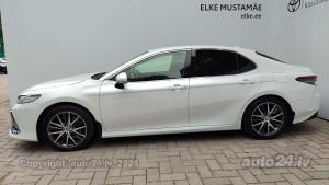 White Toyota Camry 2021 in Tallinn, with an engine capacity of 2.49 L and mileage of 89 thousand km for 26995 €, photo 4 on AUTOMOTO.COM.LV