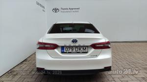 White Toyota Camry 2021 in Tallinn, with an engine capacity of 2.49 L and mileage of 89 thousand km for 26995 €, photo 5 on AUTOMOTO.COM.LV