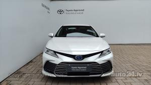 White Toyota Camry 2021 in Tallinn, with an engine capacity of 2.49 L and mileage of 89 thousand km for 26995 €, photo 6 on AUTOMOTO.COM.LV