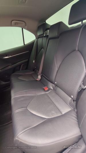 White Toyota Camry 2021 in Tallinn, with an engine capacity of 2.49 L and mileage of 89 thousand km for 26995 €, photo 8 on AUTOMOTO.COM.LV