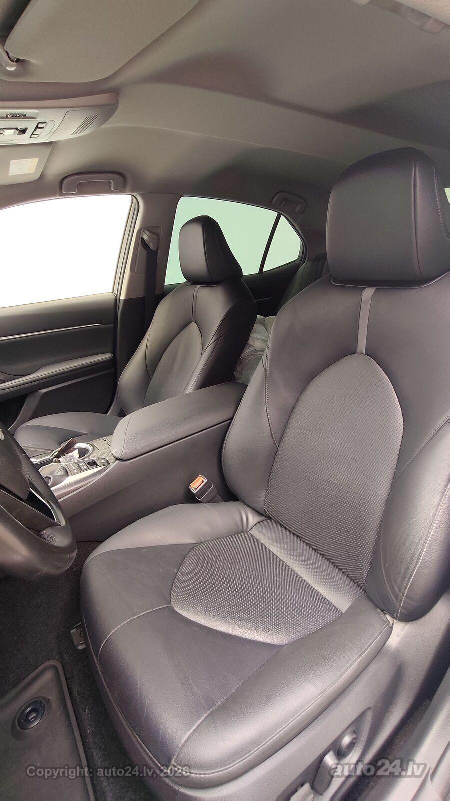 White Toyota Camry 2021 in Tallinn, with an engine capacity of 2.49 L and mileage of 89 thousand km for 26995 €, photo 11 on AUTOMOTO.COM.LV