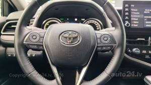 White Toyota Camry 2021 in Tallinn, with an engine capacity of 2.49 L and mileage of 89 thousand km for 26995 €, photo 12 on AUTOMOTO.COM.LV